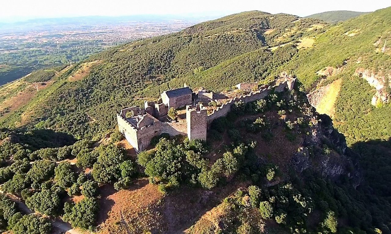 CASTILLO DE CORNATEL - Santalla del Bierzo (A vista de Zángano)